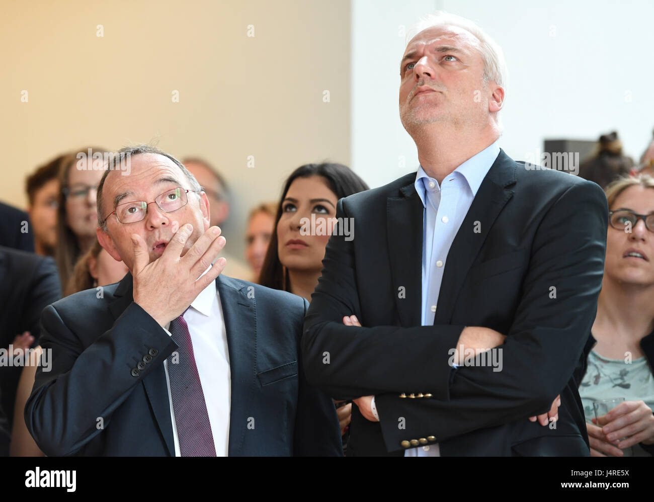 North Rhine-Westphalia Economy Minister Garrelt Duin (r) and Finance Minister Norbert Walter ...