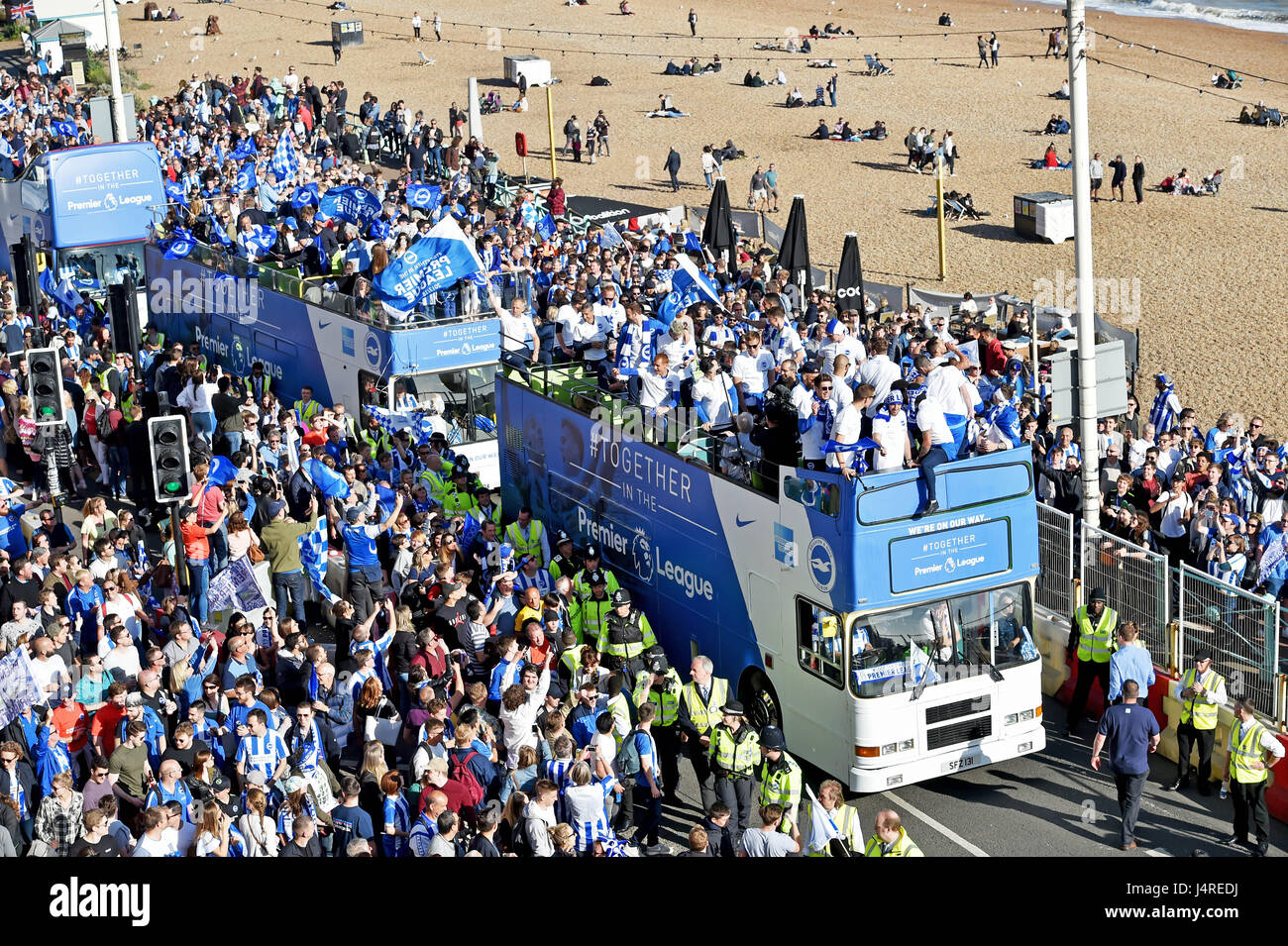 Brighton, UK. 14th May, 2017. Thousands of fans line Brighton seafront ...