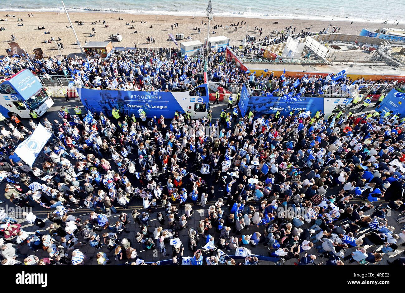 Brighton, UK. 14th May, 2017. Thousands of fans line Brighton seafront ...