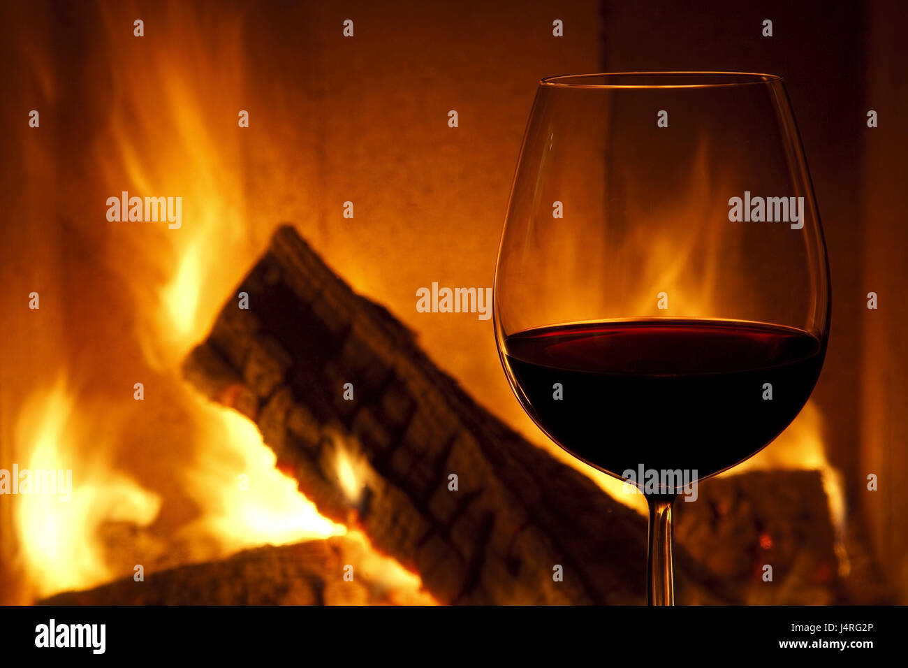 Wine glass by open fire hi-res stock photography and images - Alamy