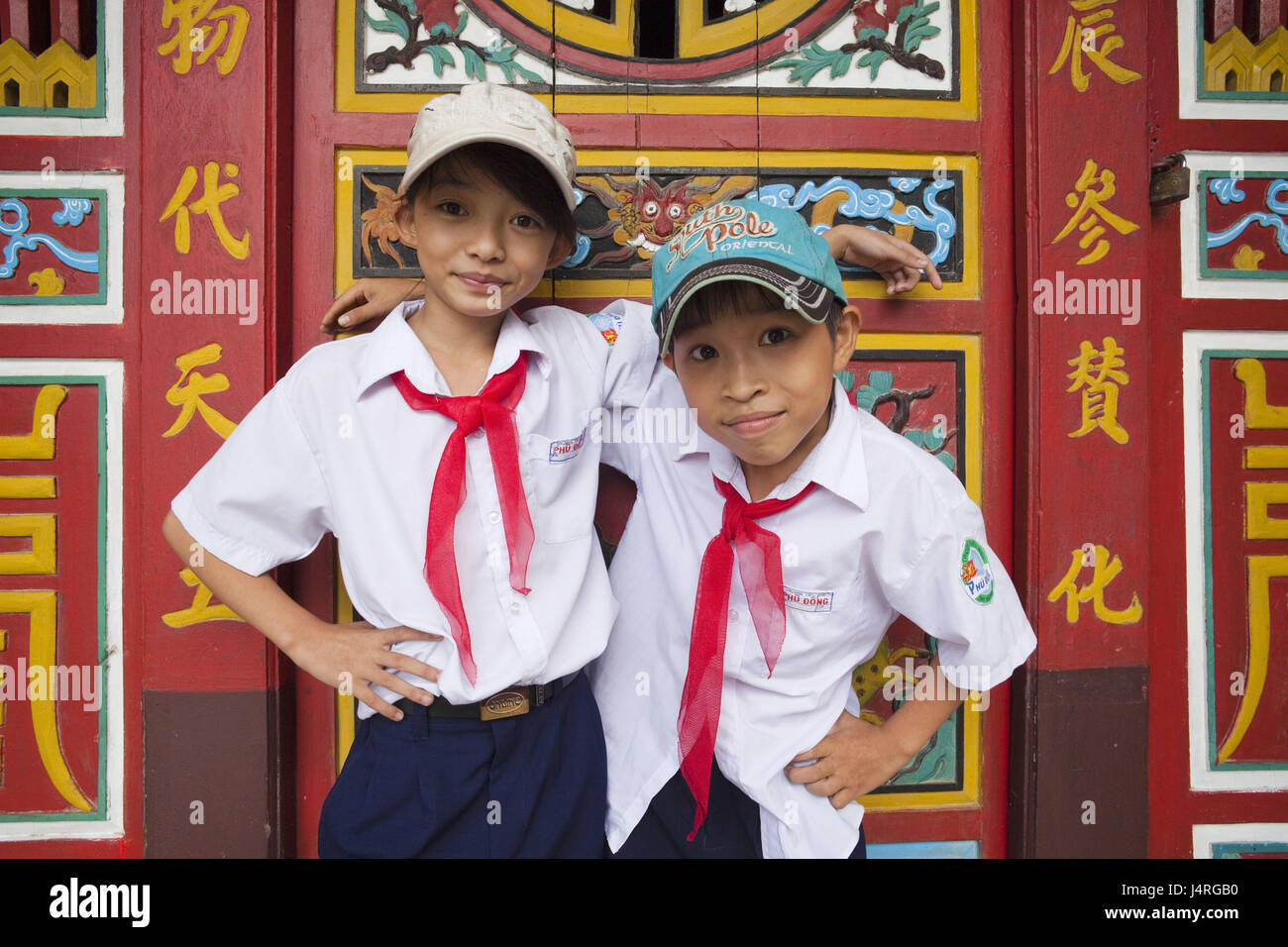 Vietnamese school girls hi-res stock photography and images - Alamy