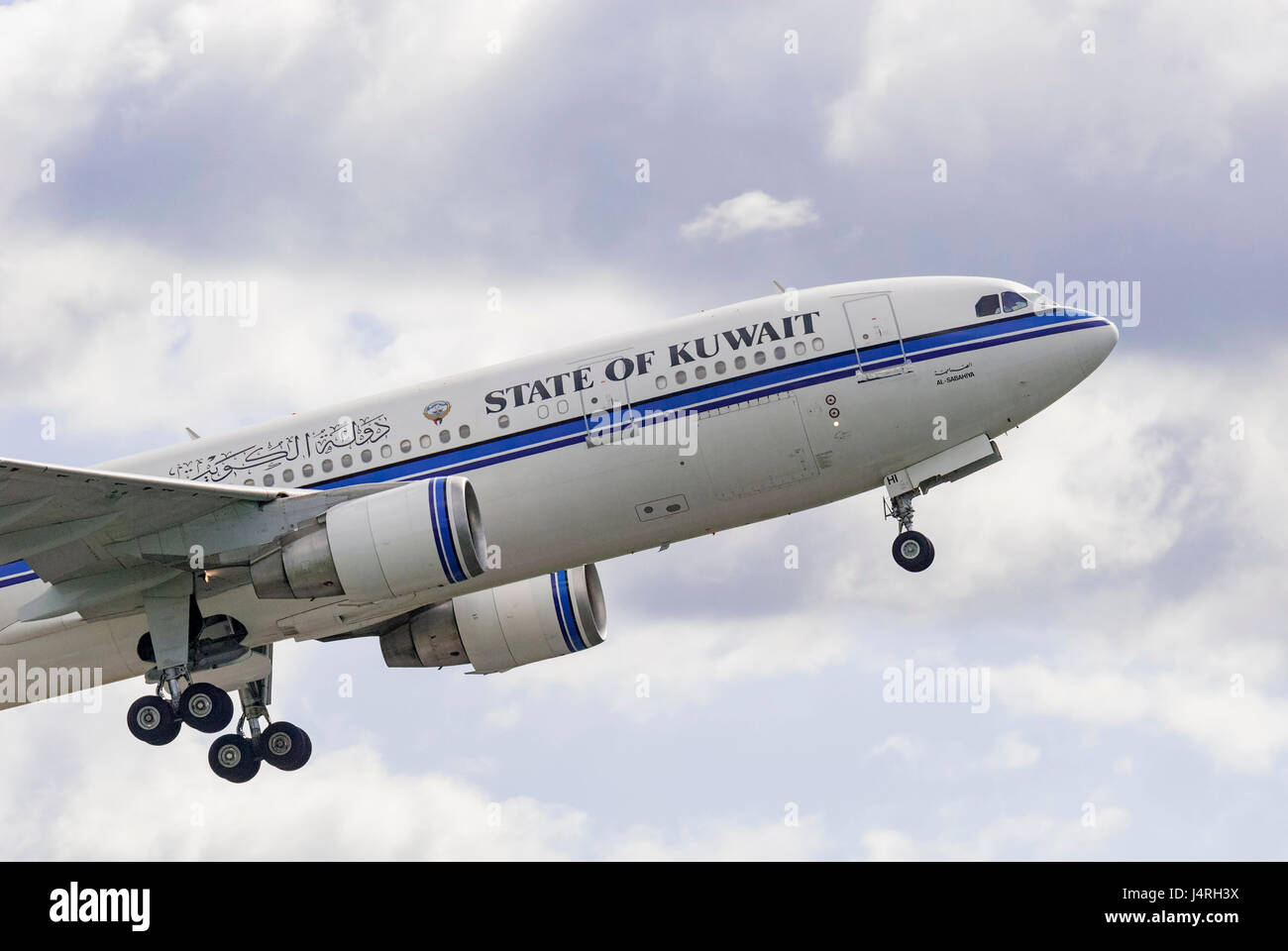 Stae of Kuwait aircraft in fkight Stock Photo - Alamy