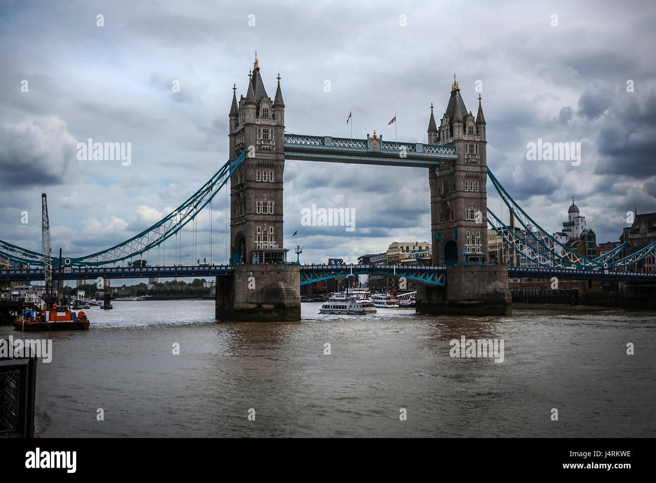 tower bridge london, a well known landmark mechanical opening bridge ...