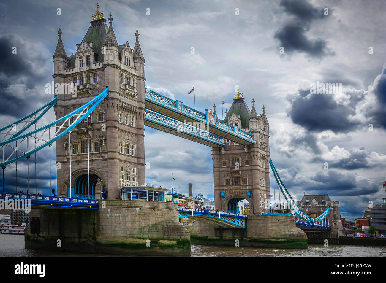 tower bridge london, a well known landmark mechanical opening bridge ...