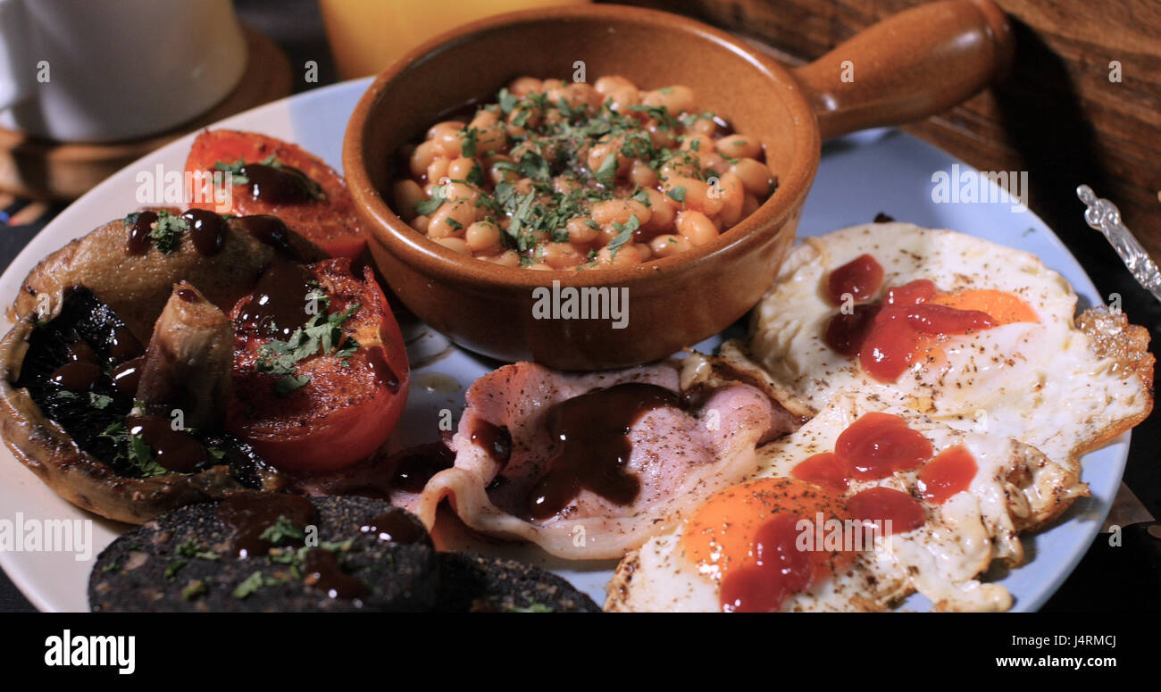 Close up view of a full cooked English breakfast Stock Photo - Alamy