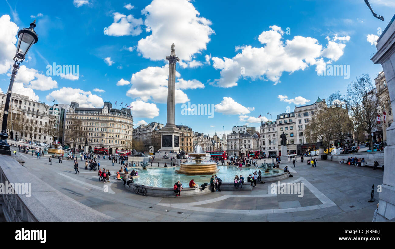 Fountain london bus hi-res stock photography and images - Alamy