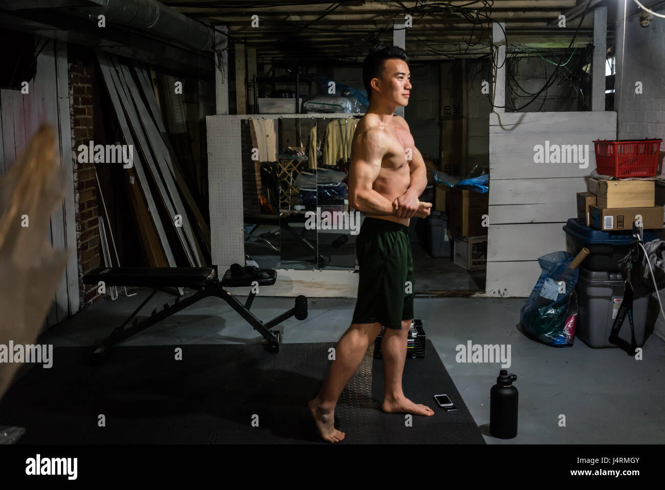 Asian guy gym hi-res stock photography and images - Alamy