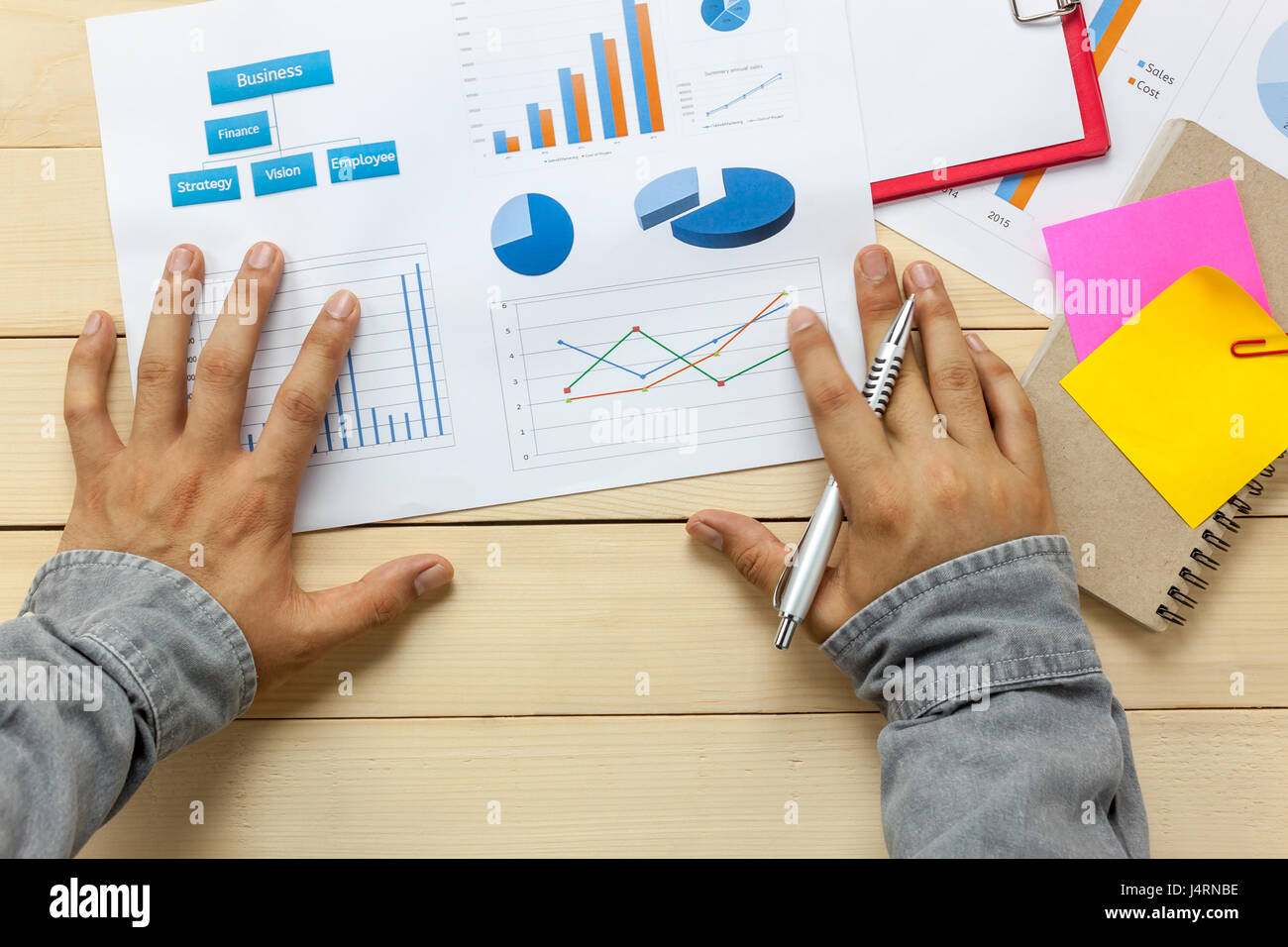 Explaining graph charts hi-res stock photography and images - Alamy
