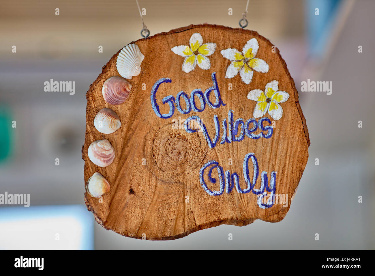 Good vibes only sign colorful happy good atmosphere Stock Photo - Alamy
