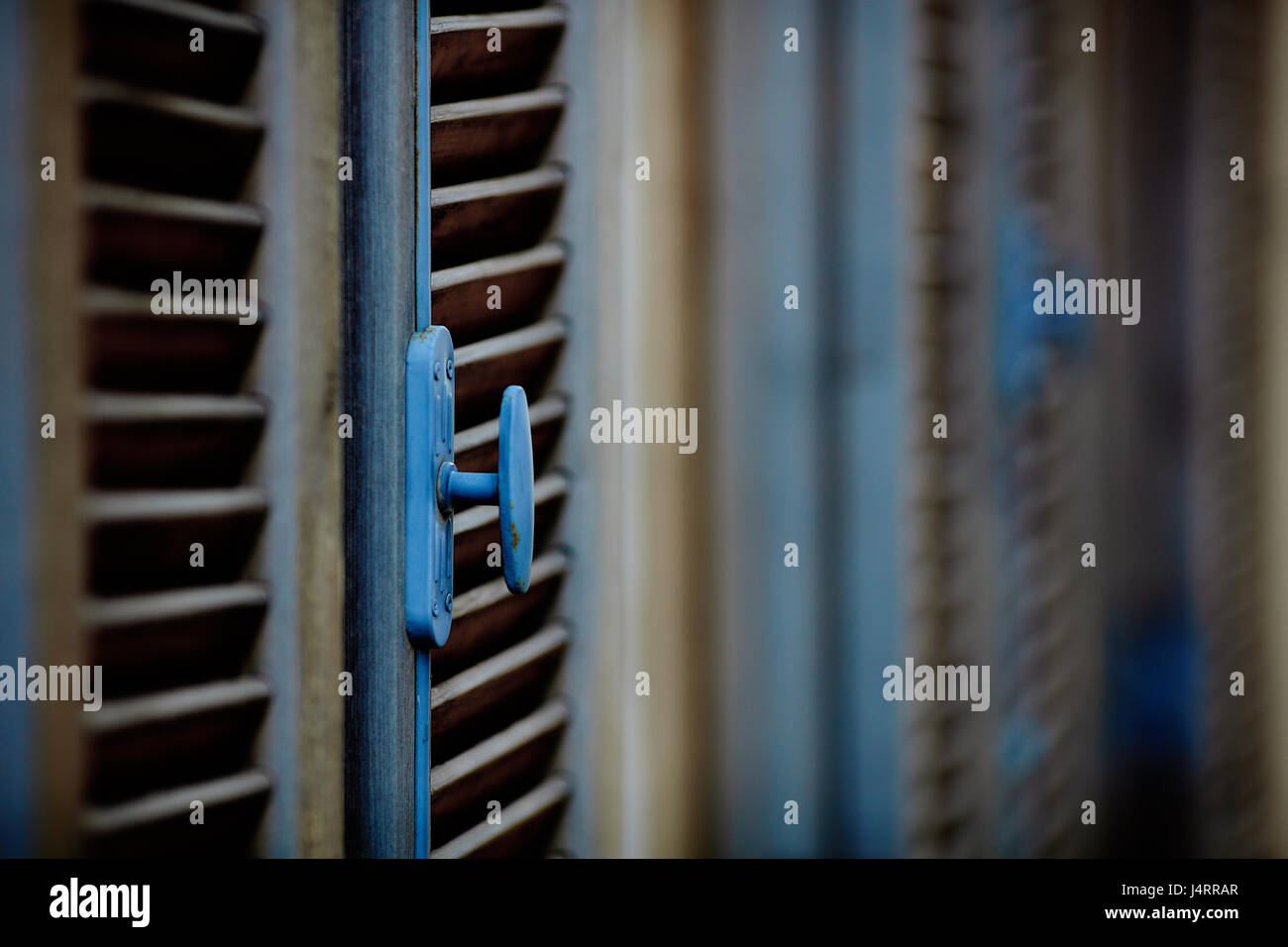 Shutter handle hi-res stock photography and images - Alamy