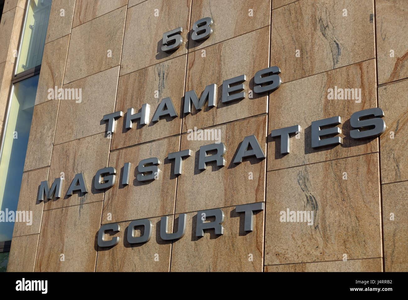 Outside thames magistrates court hi-res stock photography and images ...