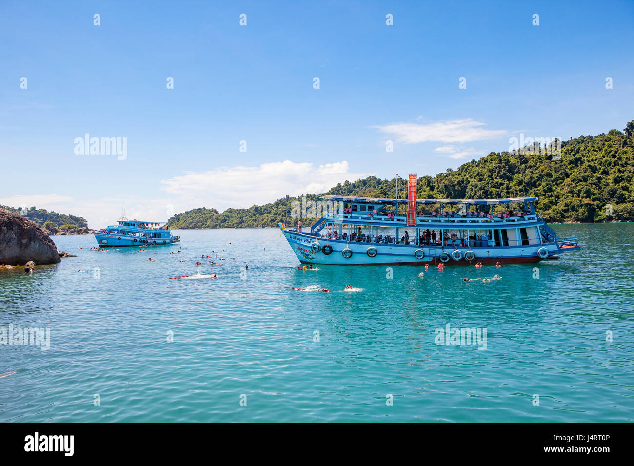 TRAD THAILAND - OCTOBER 29 : tourist boat floating over snorkeling ...