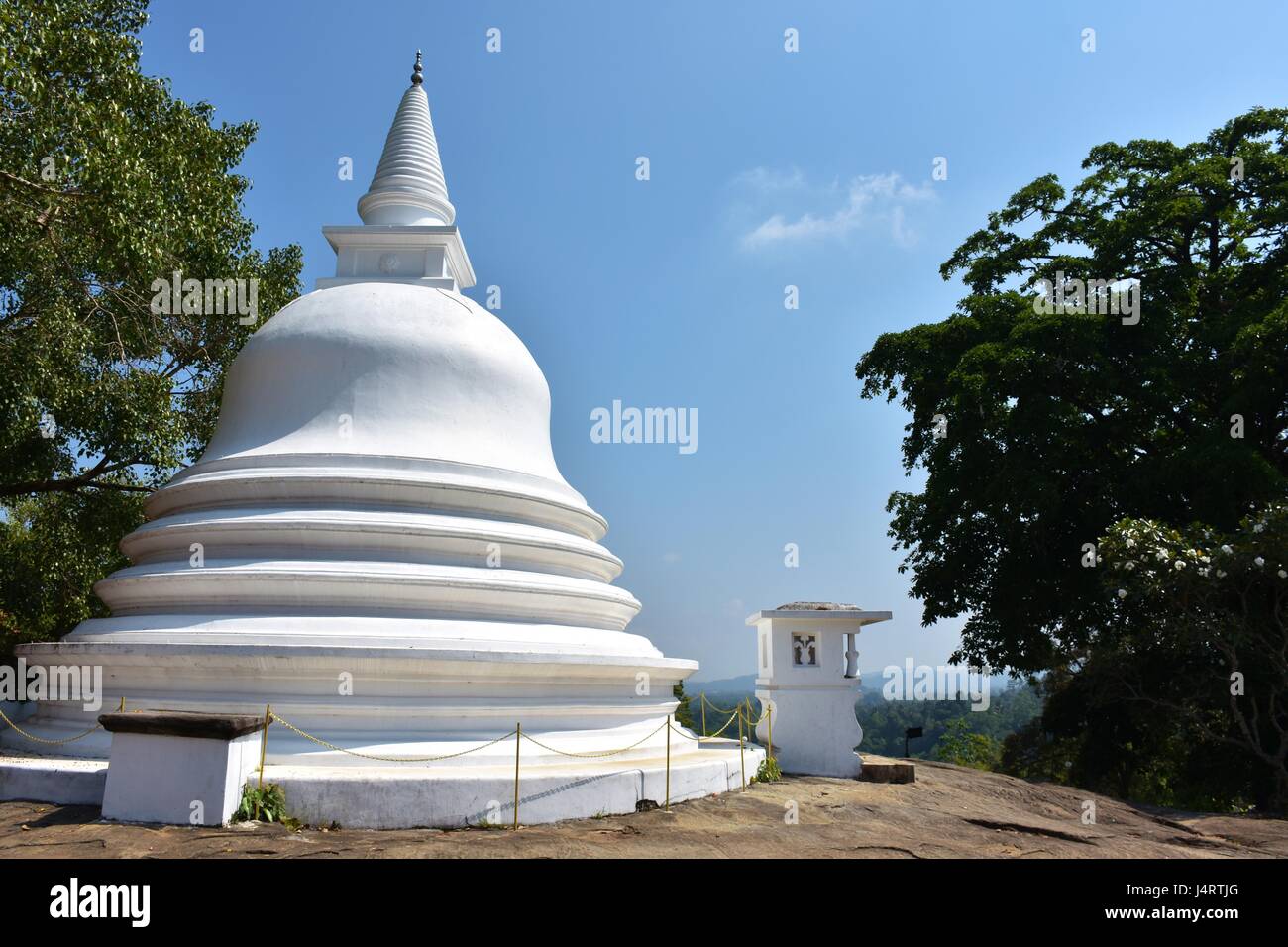 Dagaba at the Lankathilaka Viharaya, Kandy , Sri Lanka Stock Photo - Alamy