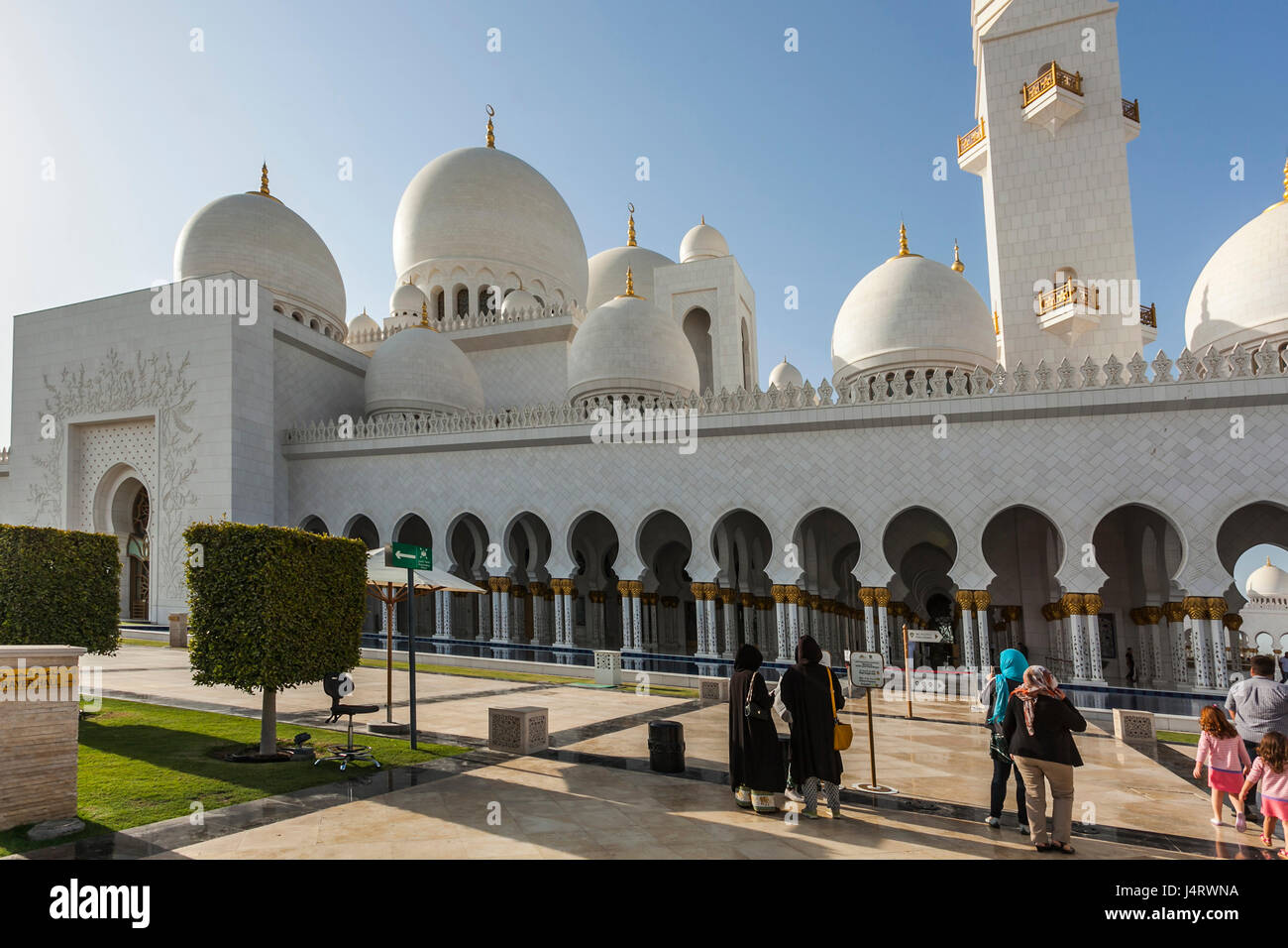 SHEIKH ZAYED MOSQUE,ABU DHABI, UAE-10TH SEPT 2015:-The grand mosque ...