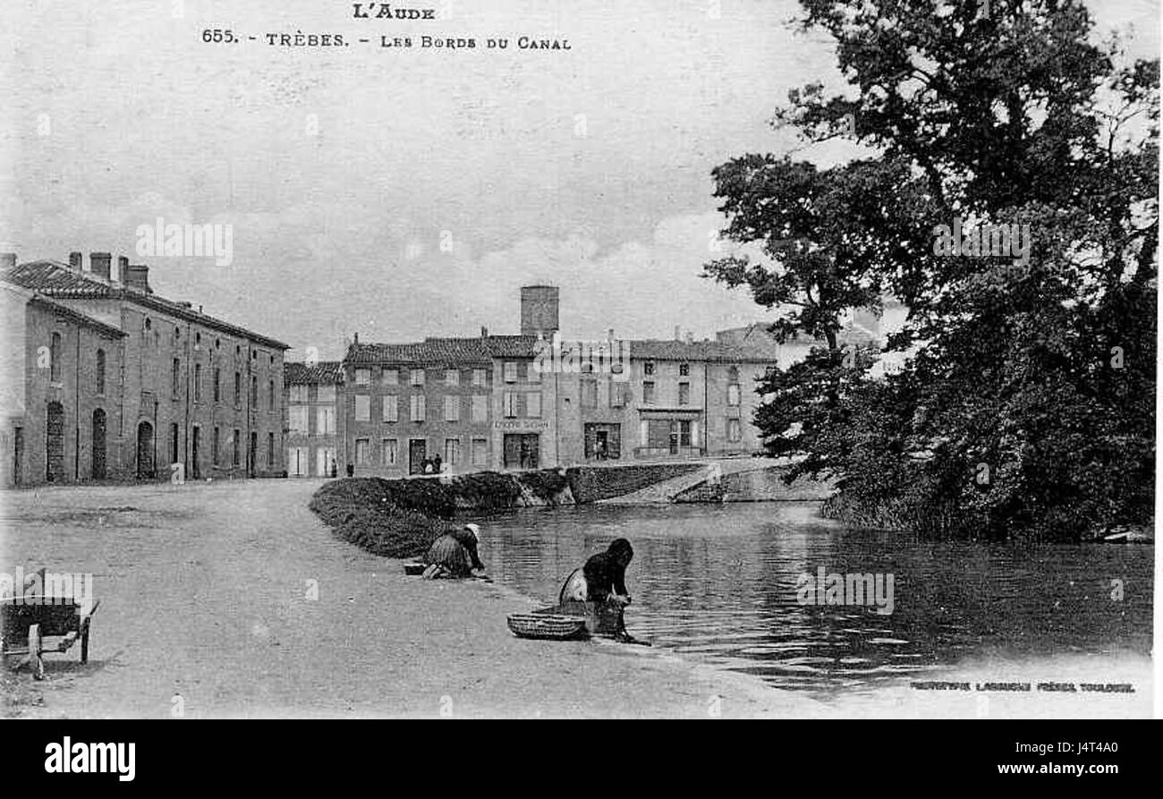 Trebes Aude postcard 1917 canal Stock Photo - Alamy