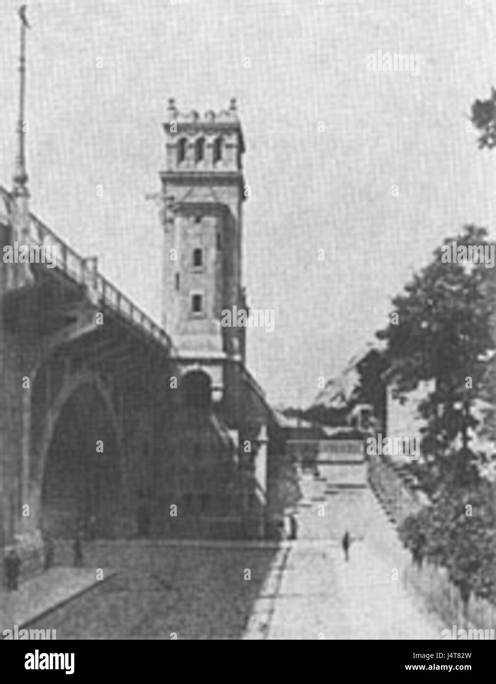 The Poniatowski Bridge in Warsaw, built in 1914, is an important ...