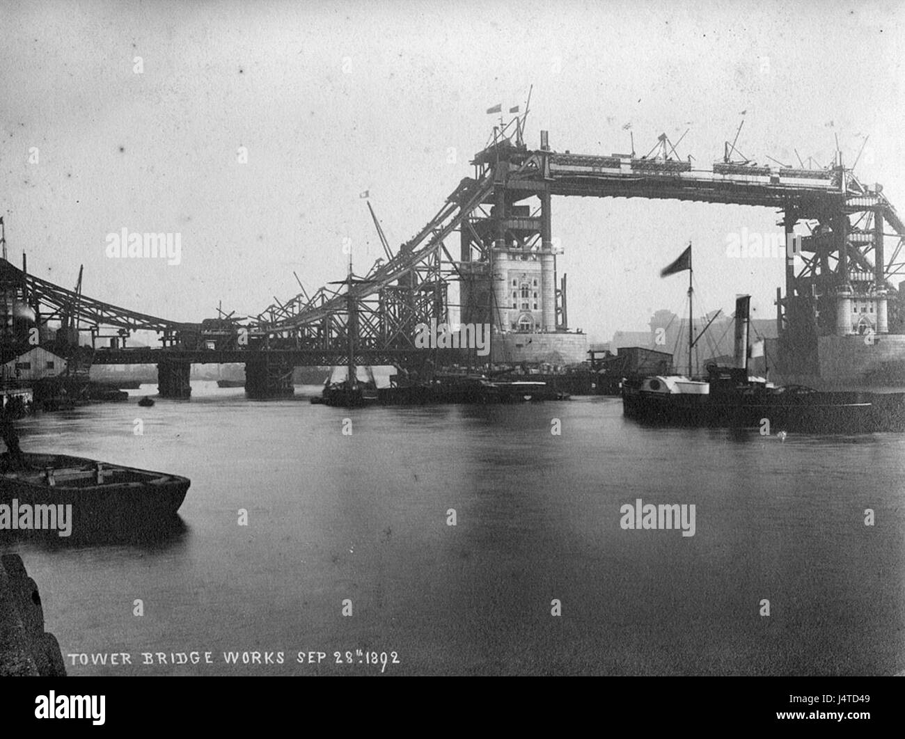 Tower bridge victorian era Black and White Stock Photos & Images - Alamy