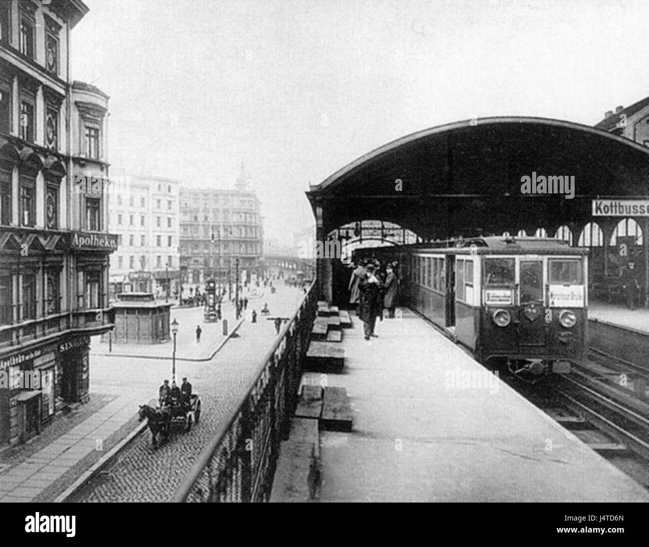 Bahnsteige High Resolution Stock Photography and Images - Alamy