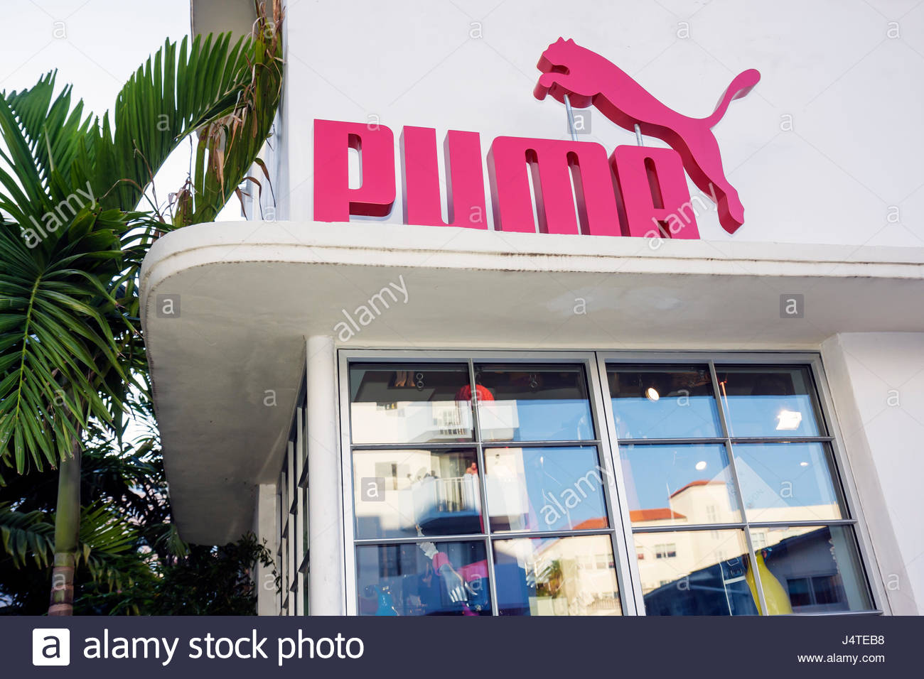 Puma Logo Stock Photos & Puma Logo Stock Images - Alamy