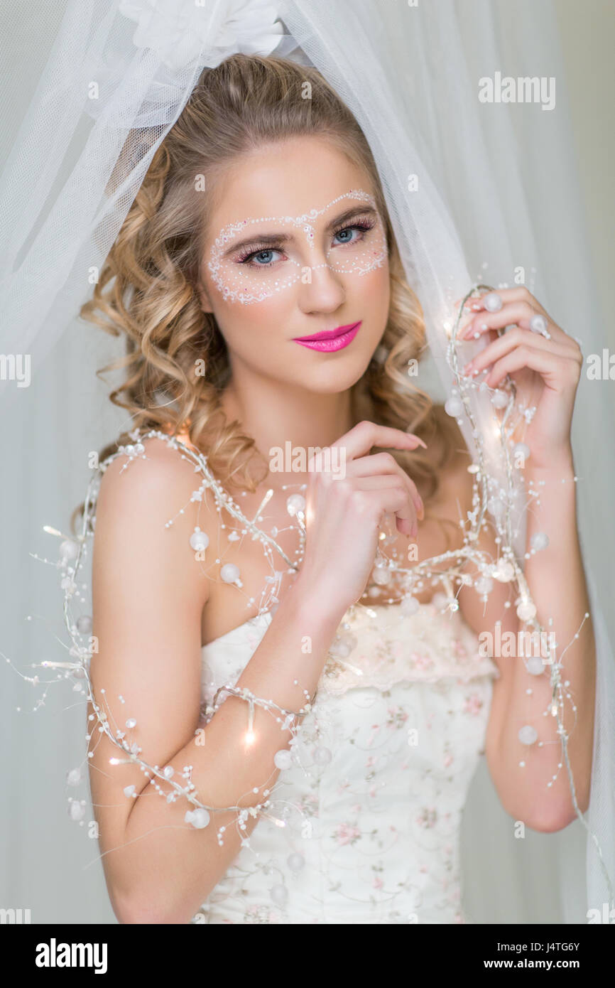 Paint the bride hi-res stock photography and images - Alamy