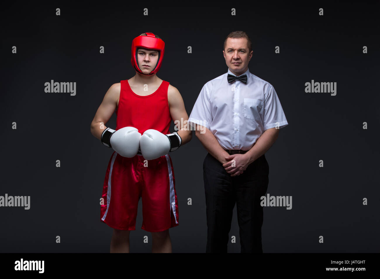 Referee and boxing sportsman Stock Photo - Alamy