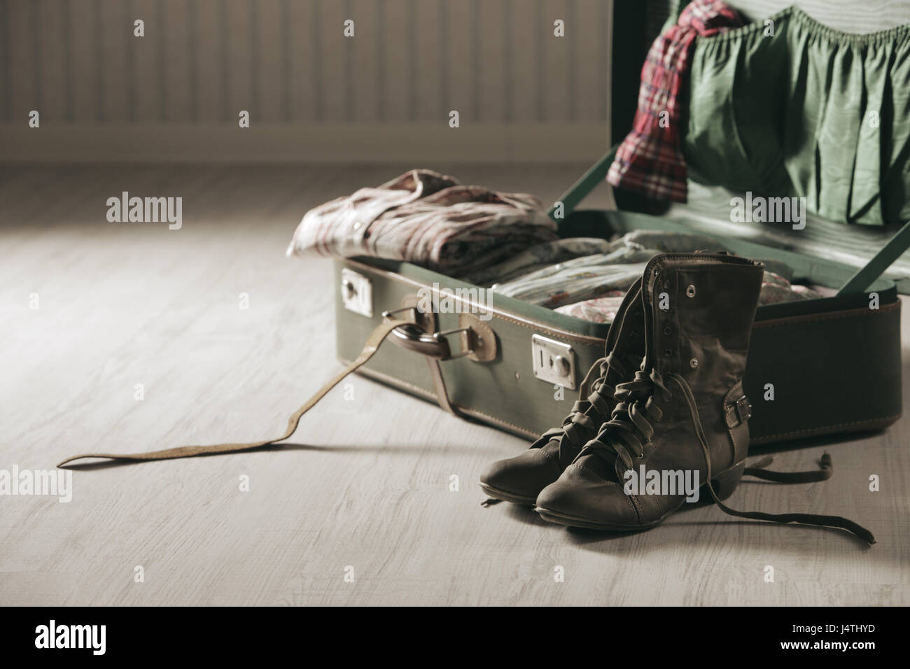 Vintage suitcase open on a wood floor, close up Stock Photo - Alamy