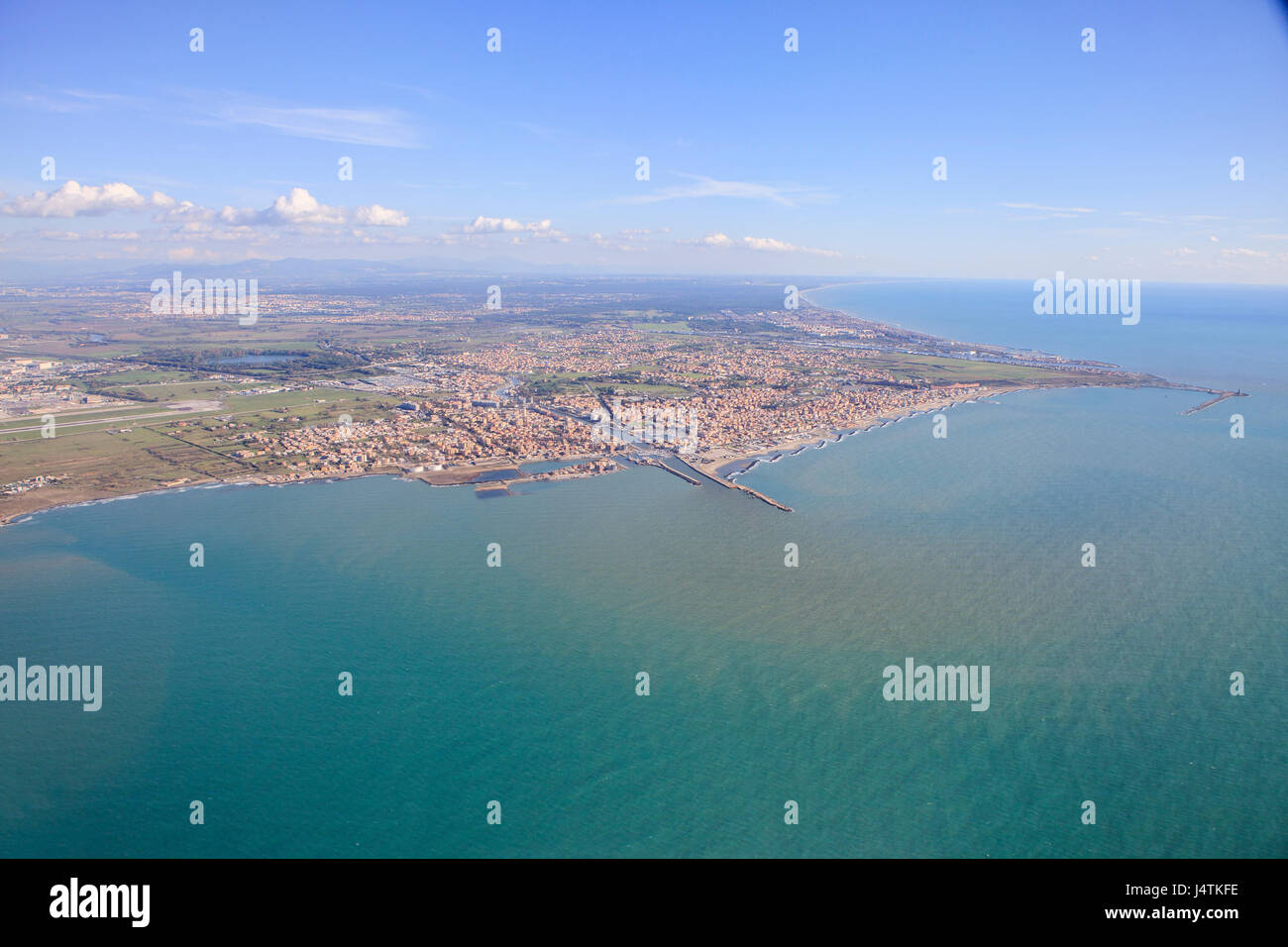 Roma community house hi-res stock photography and images - Alamy