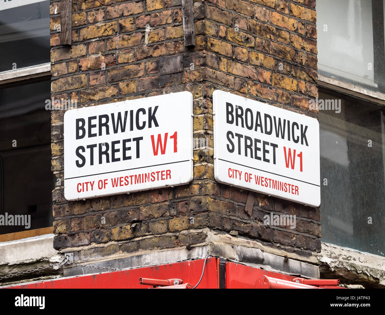Traditional street signs hi-res stock photography and images - Alamy