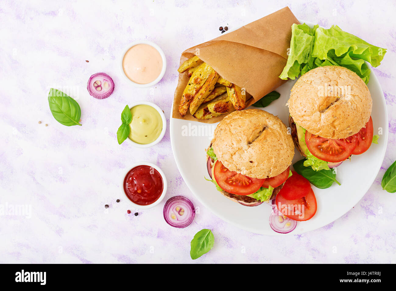 Flat cheeseburger hi-res stock photography and images - Alamy