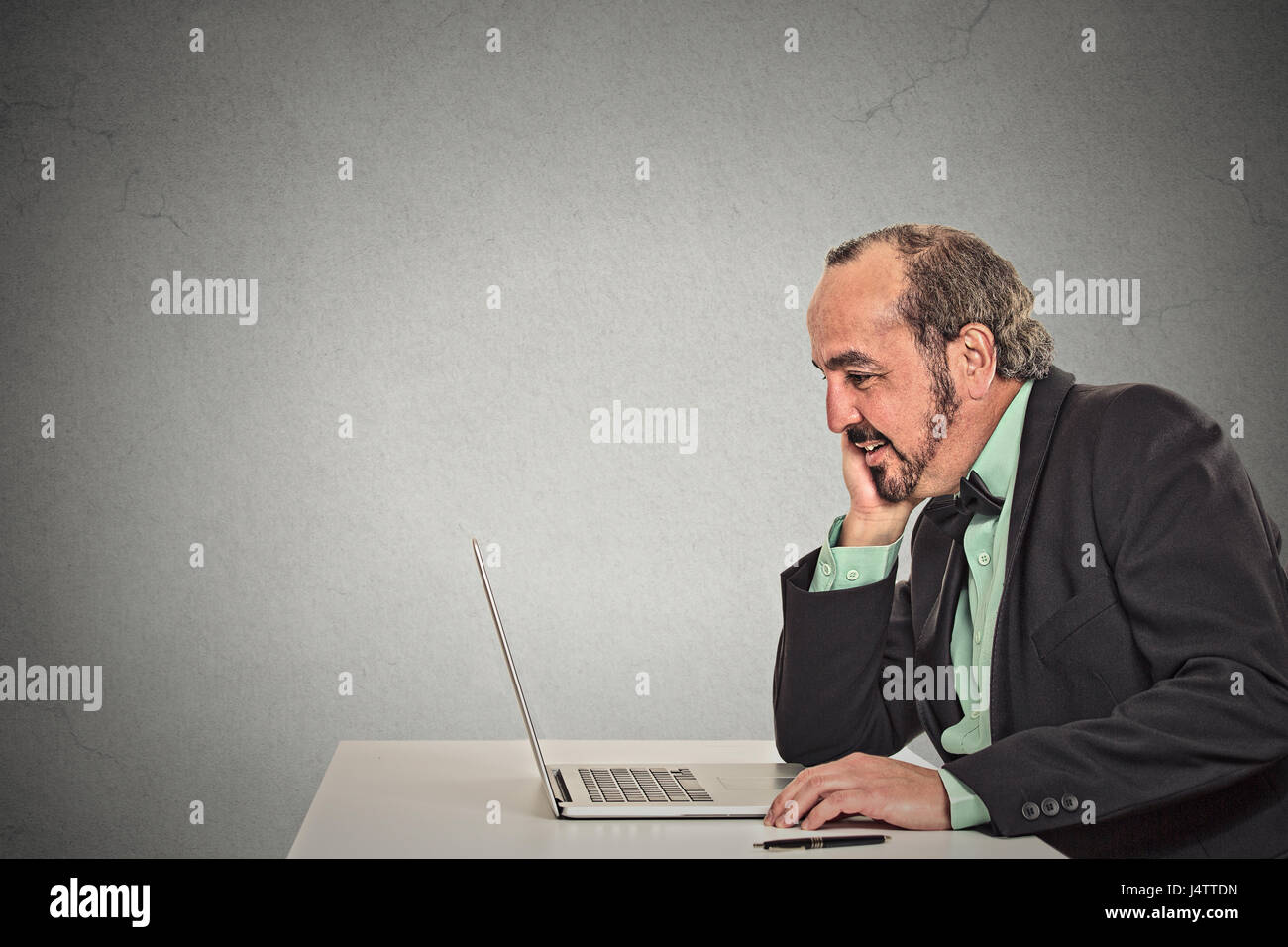 Mind reading computer hi-res stock photography and images - Alamy