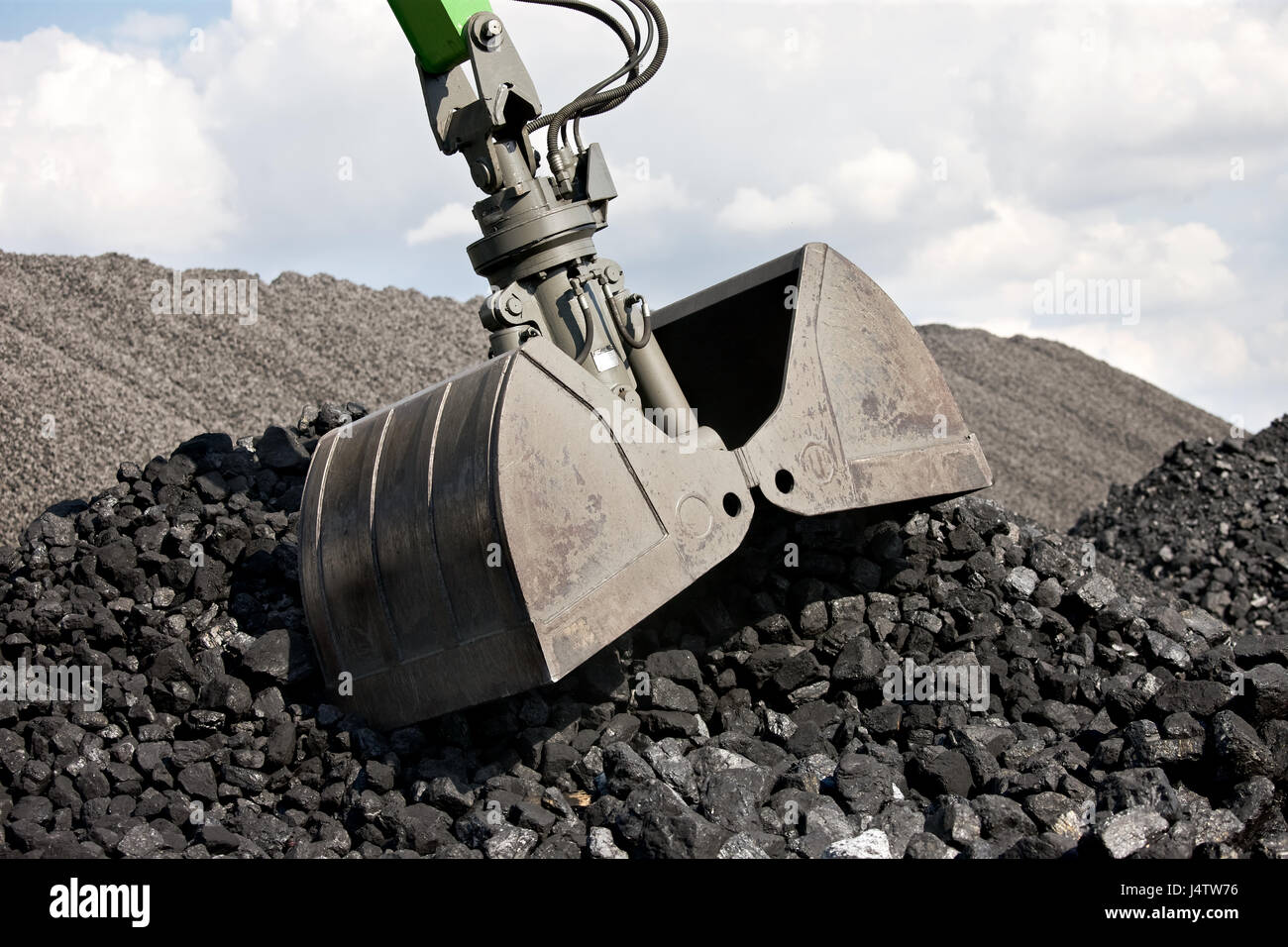 Coal loading excavator, heaps of coal Stock Photo - Alamy