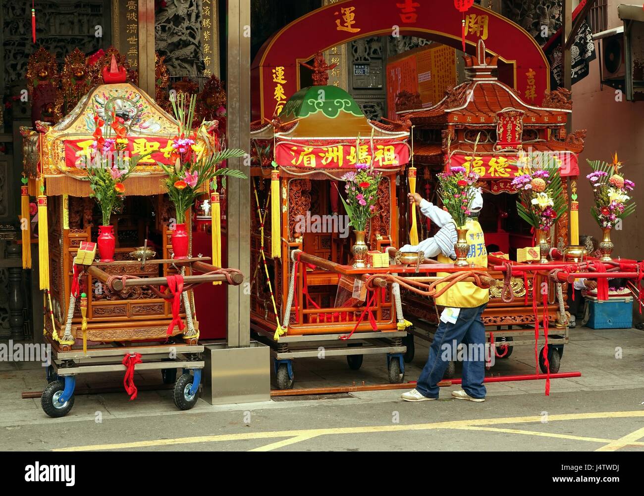 Sedan Litter Stock Photos & Sedan Litter Stock Images - Alamy