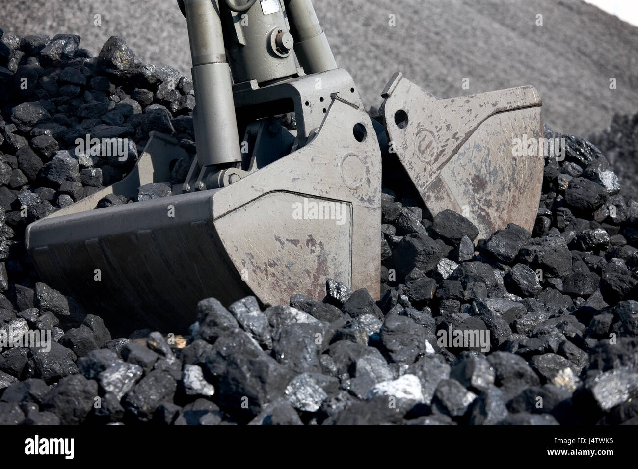 Coal loading excavator, heaps of coal Stock Photo - Alamy