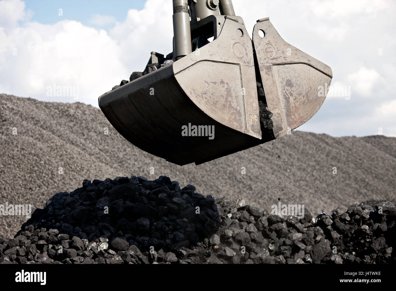 Coal loading excavator, heaps of coal Stock Photo - Alamy