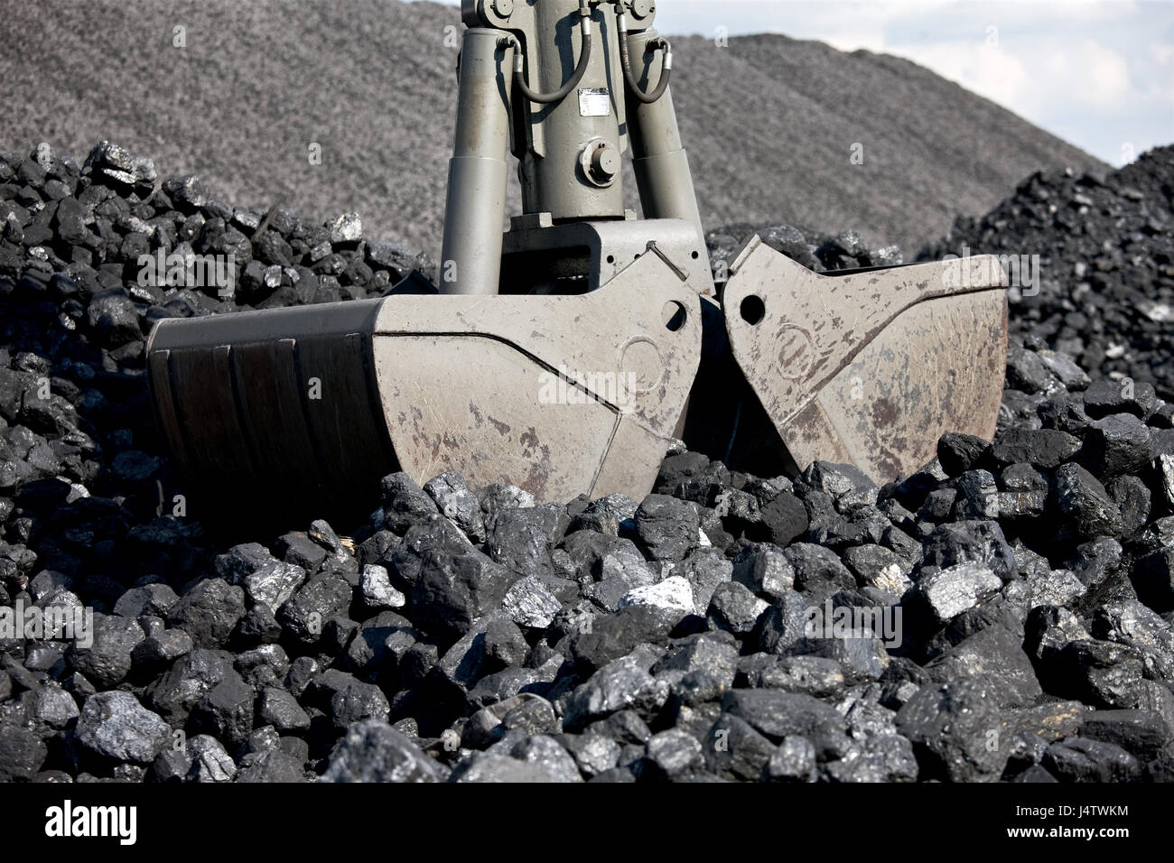 Coal loading excavator, heaps of coal Stock Photo - Alamy