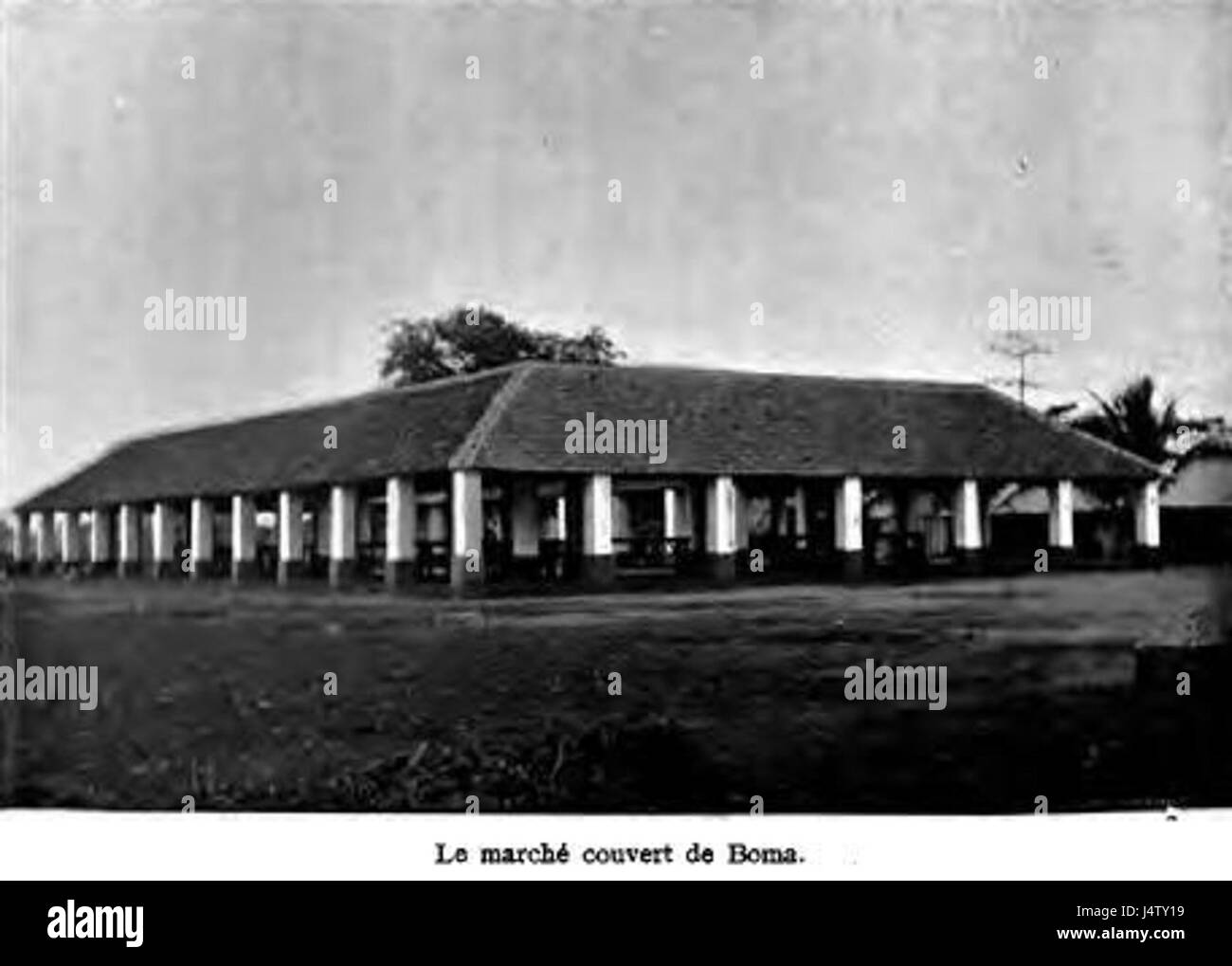 Lithograph by René Vauthier depicting the covered market in Boma ...