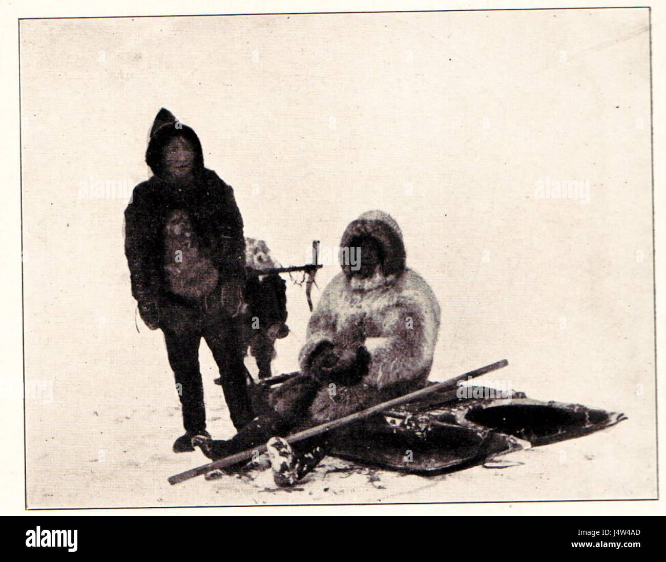 Inuit family snow hi-res stock photography and images - Alamy