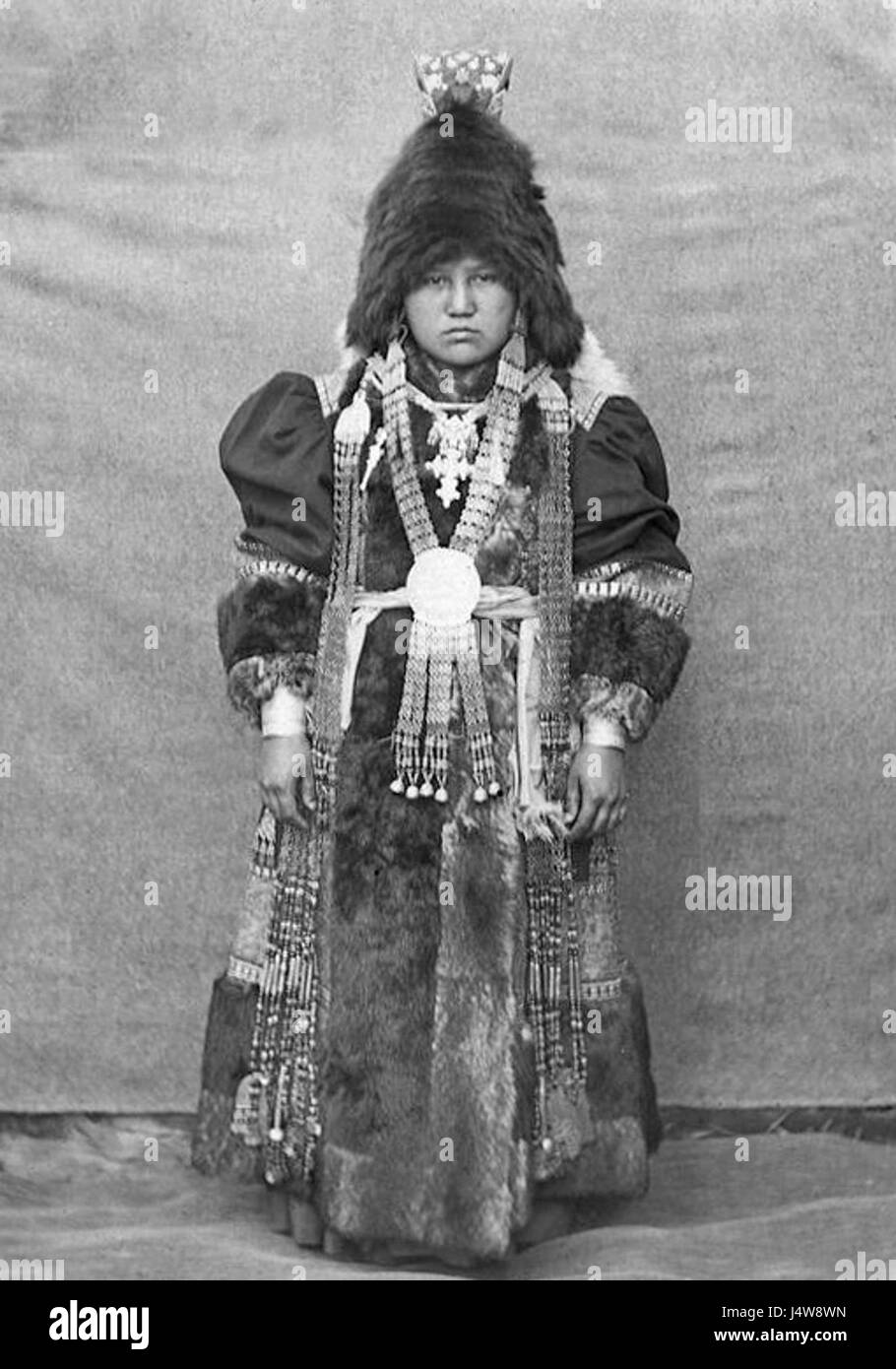 Traditional yakut dress hi-res stock photography and images - Alamy