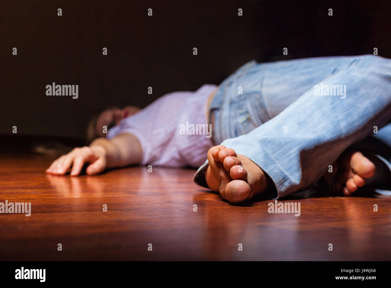 Dead female body hi-res stock photography and images - Alamy