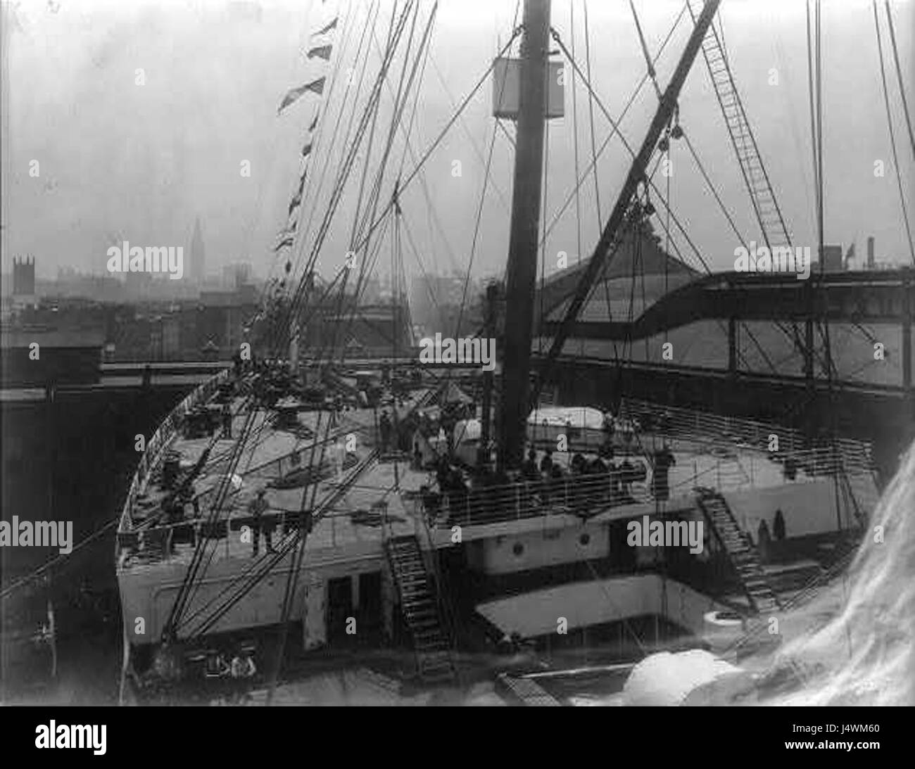 Olympic ship hull hi-res stock photography and images - Alamy