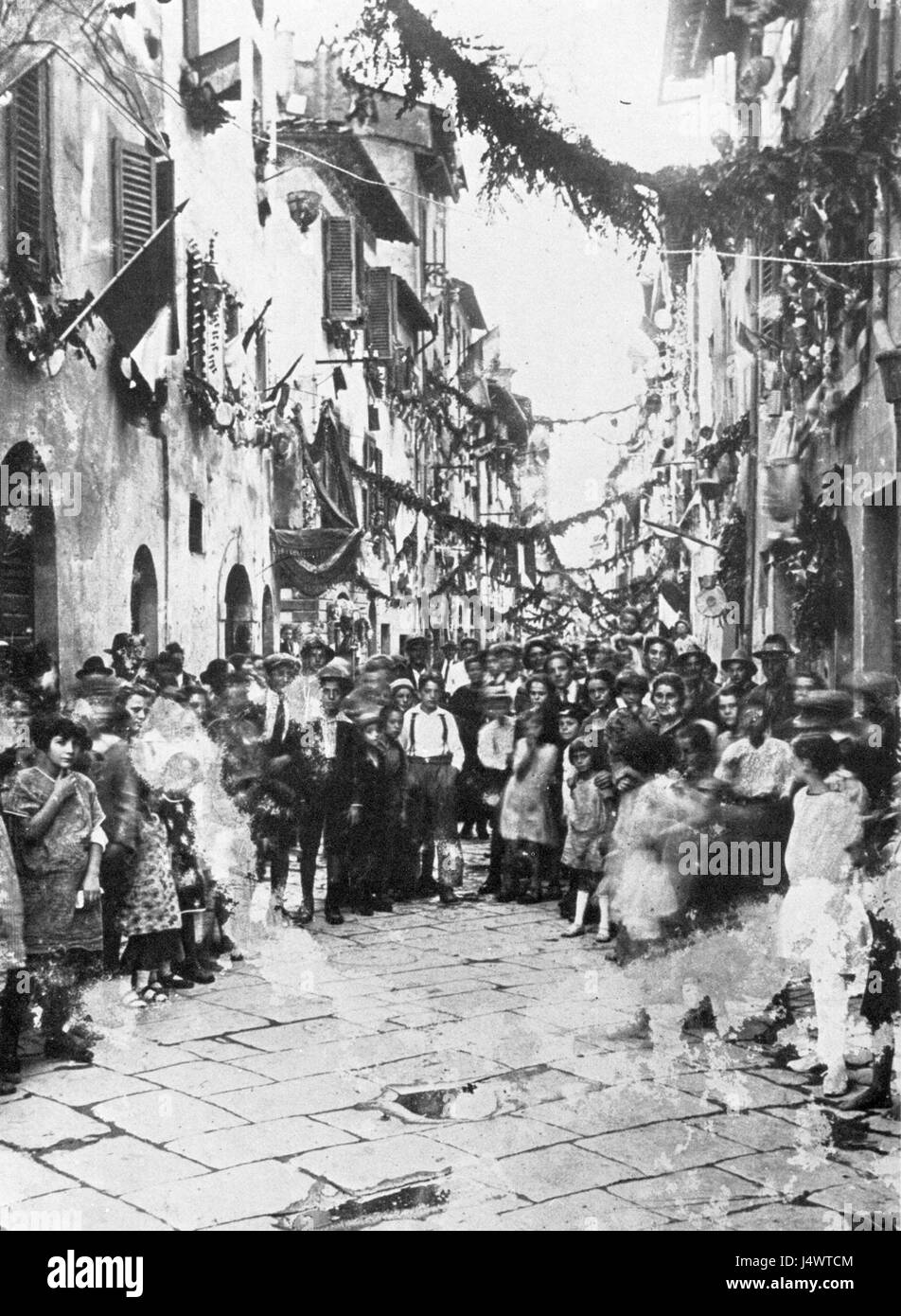 The history of Montevarchi, a town in Tuscany, Italy, includes a ...