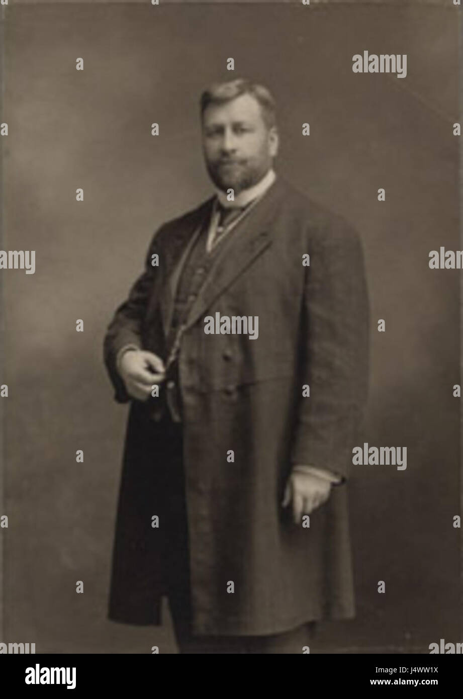 Henri Dandurand was a Canadian businessman and politician, known for ...