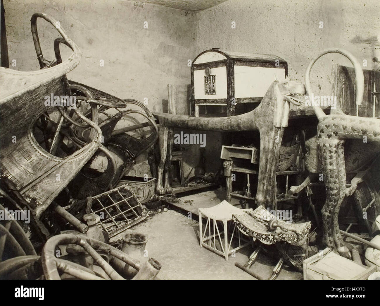 These photographs document the discovery of Tutankhamun's tomb ...