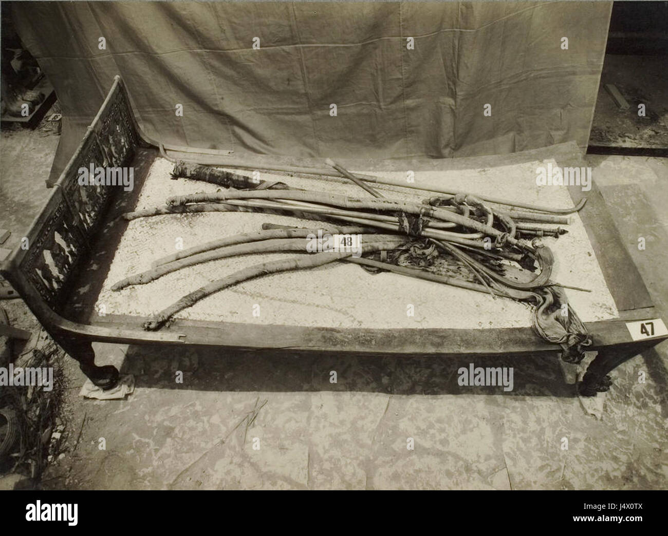 This reference points to photographs of the tomb of Tutankhamun ...