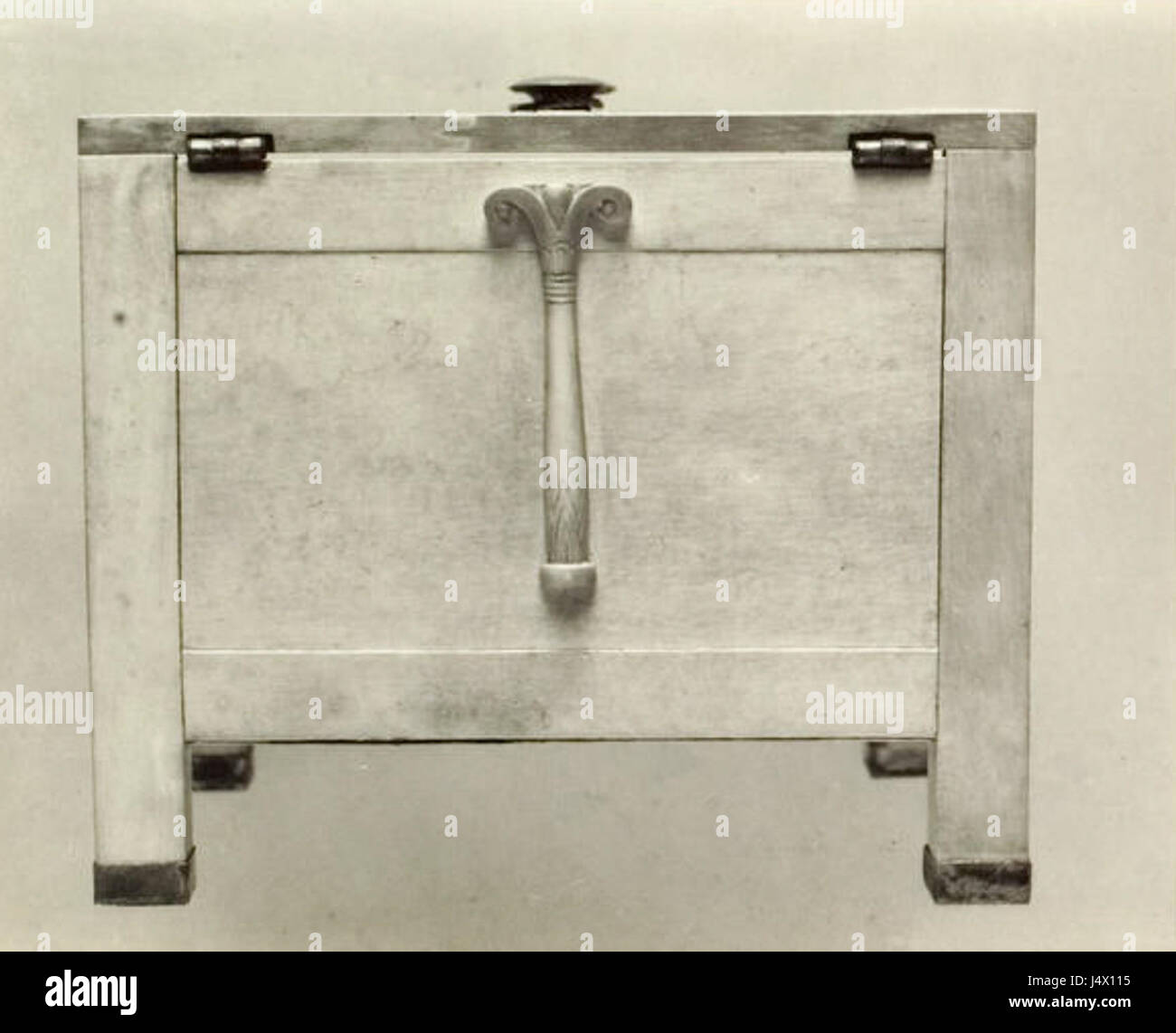 Photographs from the tomb of Tutankhamun, showcasing various artifacts ...