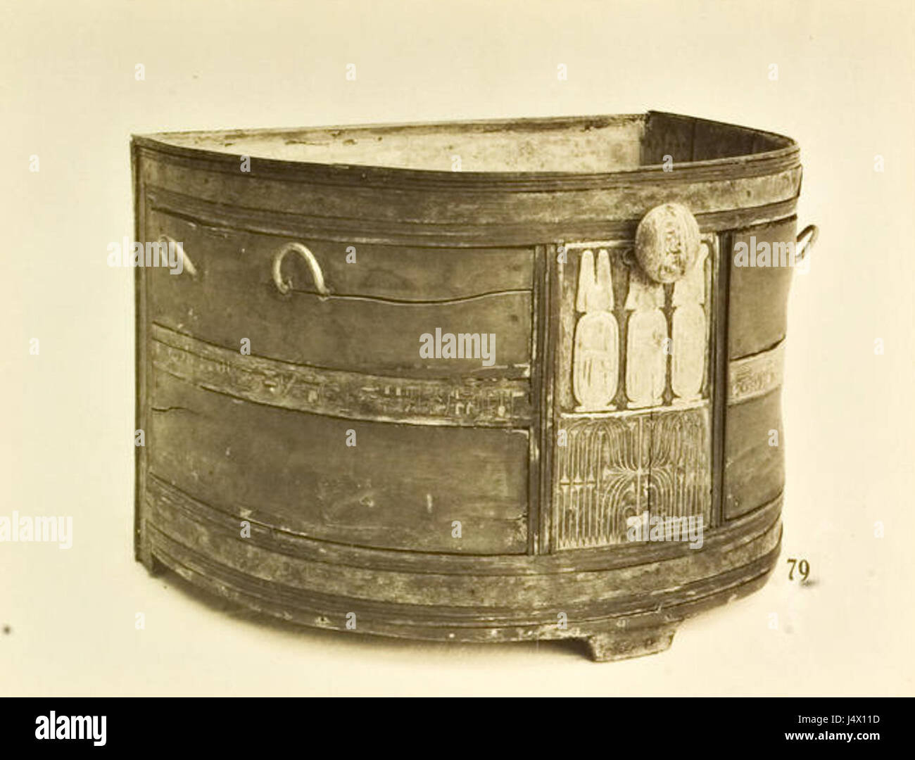 The photographs from the tomb of Tutankhamun offer a glimpse into the ...