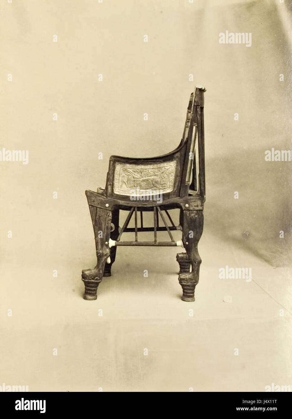 Tutankhamun tomb wall paintings hi-res stock photography and images - Alamy