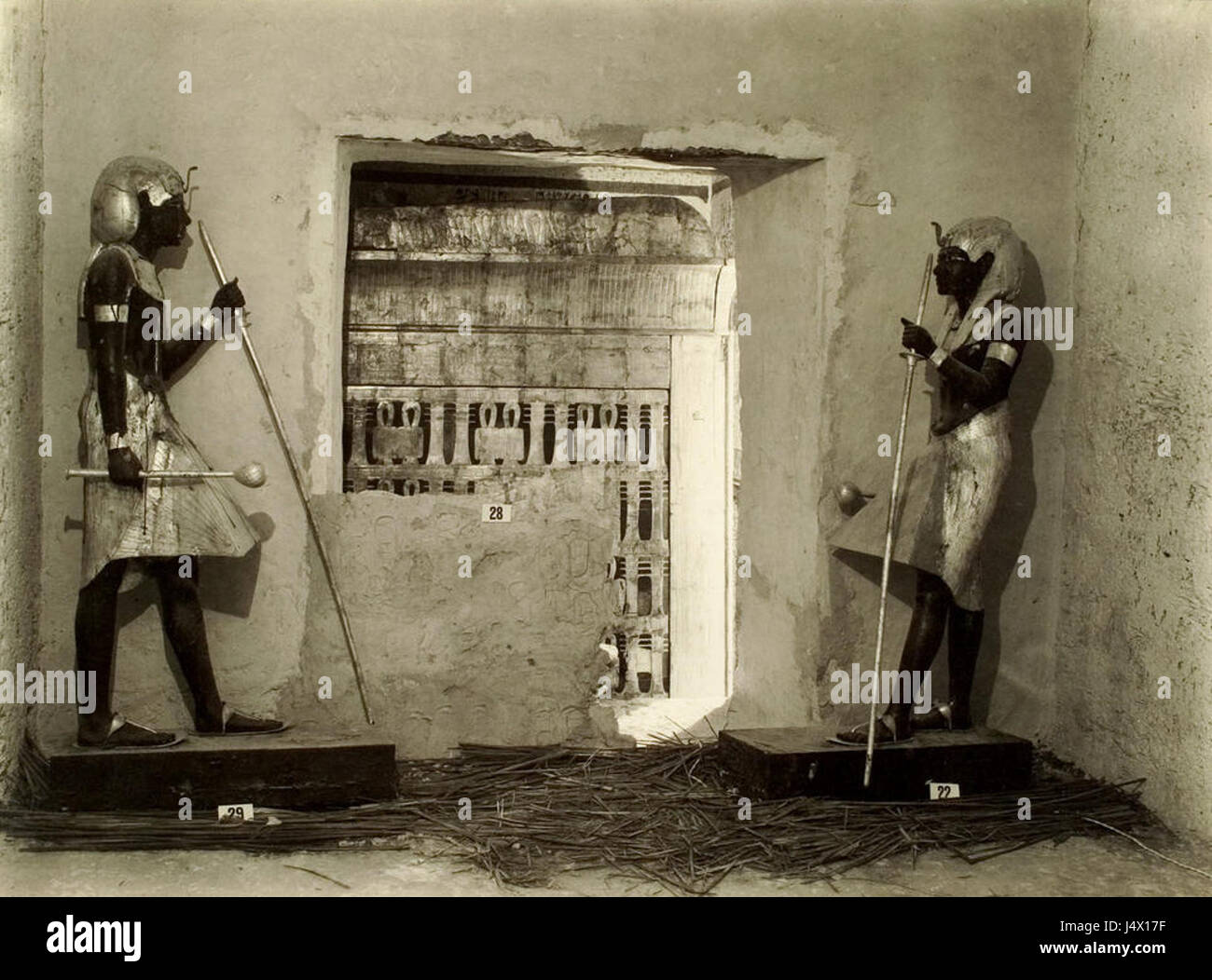 Photographs documenting the discovery of King Tutankhamun's tomb in ...