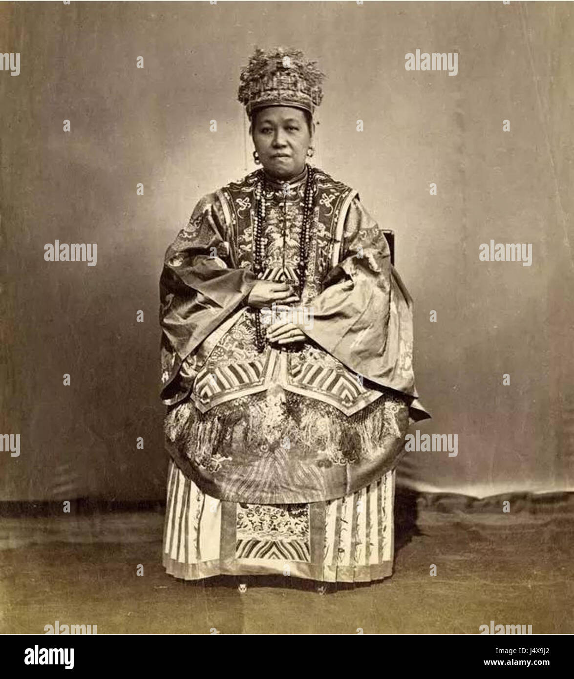 Chinese dress 19th century hi-res stock photography and images - Alamy