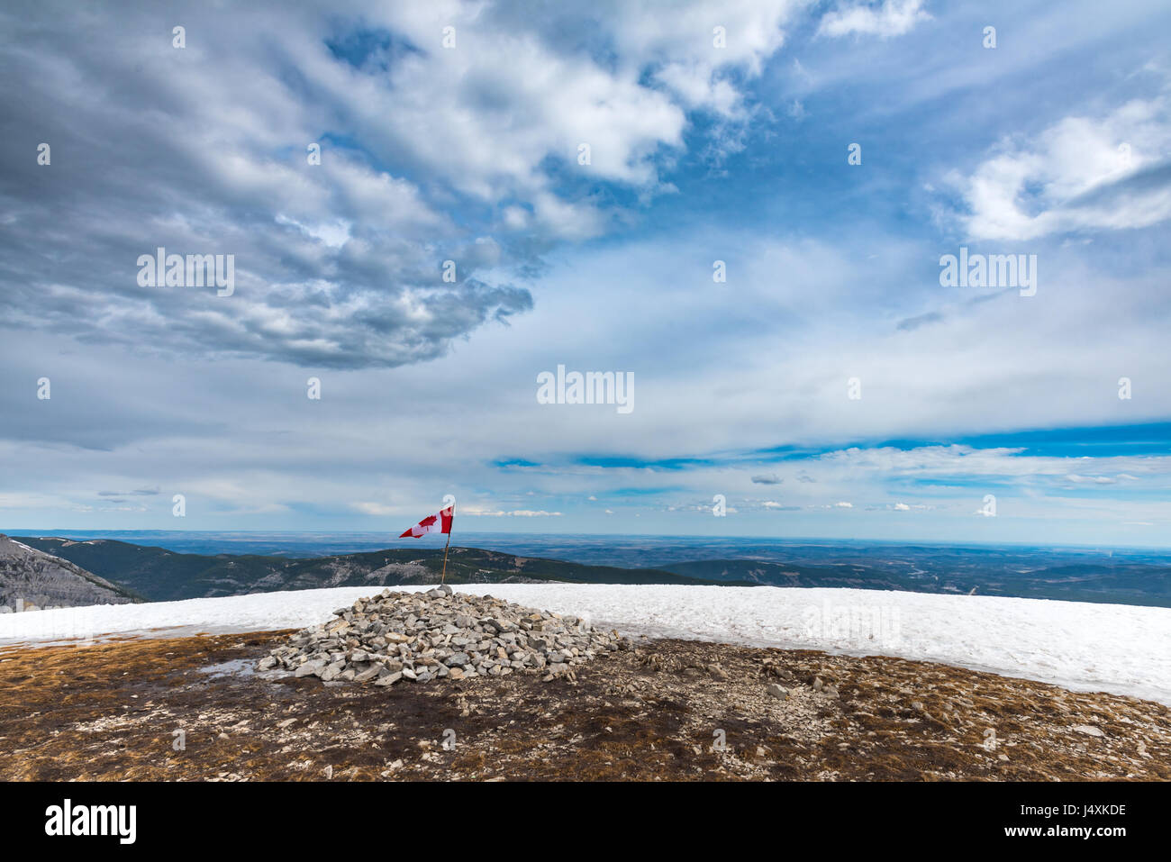 Scenic views of the Eastern Slopes of the Canadian Rocky Mountains ...